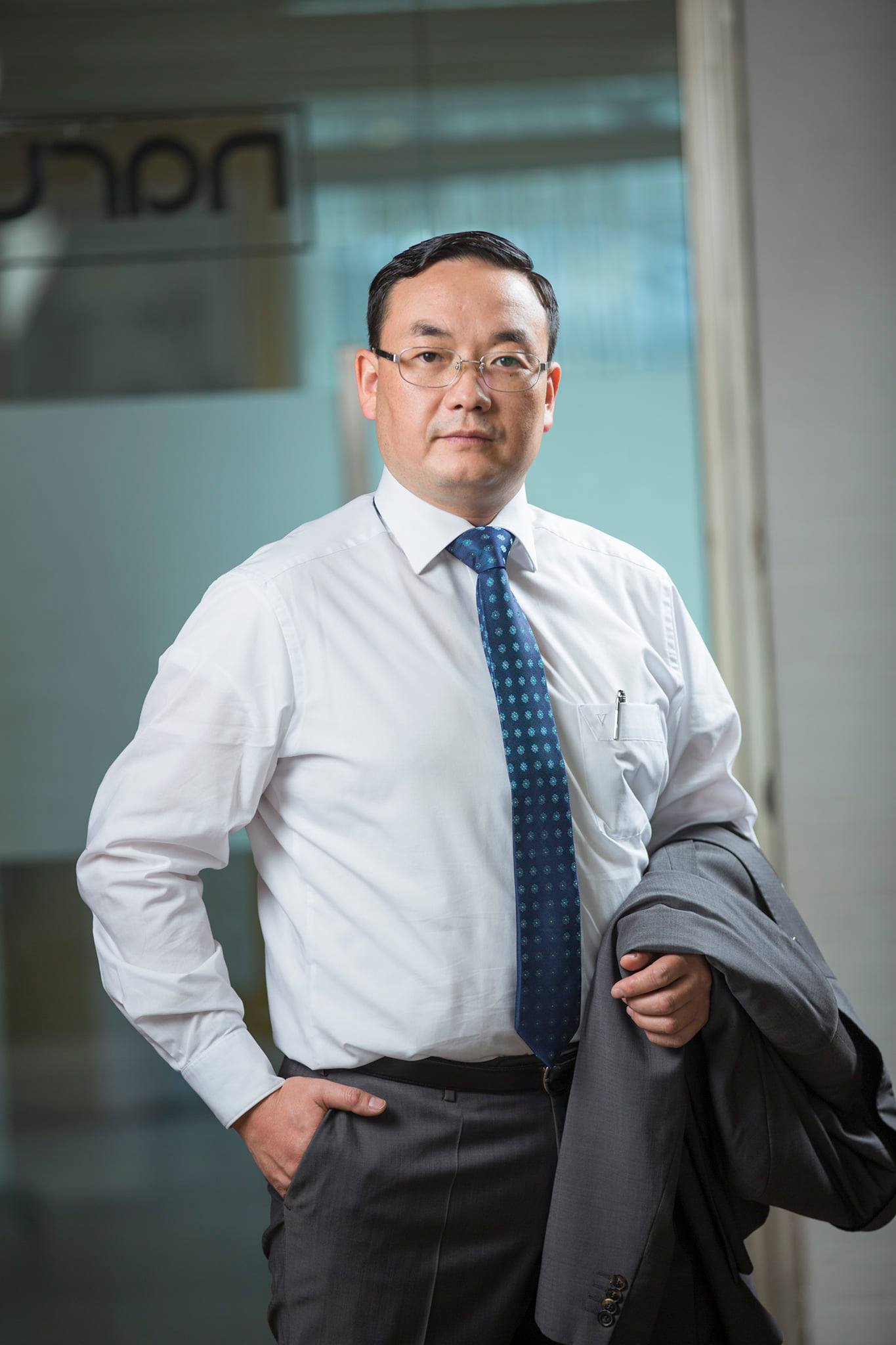 Монголын өмгөөлөгчдийн холбооны Ерөнхийлөгчөөр Б Оюу Эрдэнэ сонгогдлоо ТАС МН