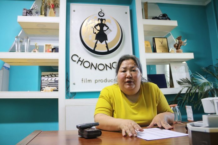 Б.Мөнхтуяа: Ээж хадны домгийг уншаад “Би л энэ сэдвээр кино хийх ёстой ...