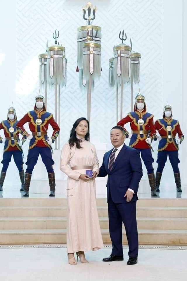 Топ модель Т.Баярзул “Алдарт эх” болжээ – ТАС.МН