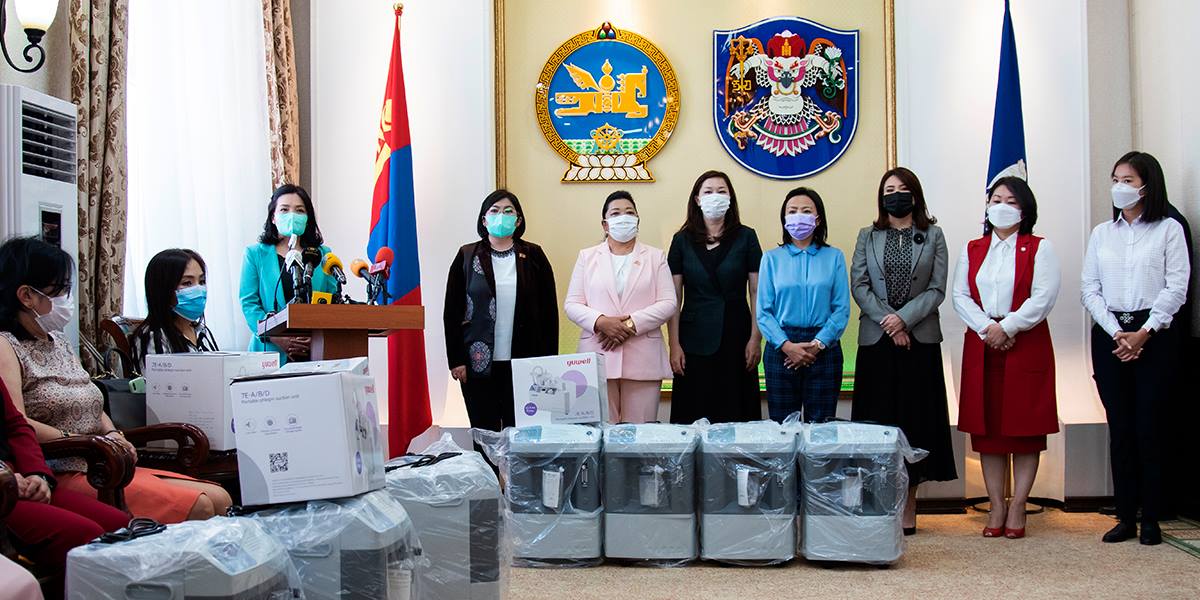 НИТХ ын эмэгтэй төлөөлөгчид эмнэлгүүдэд нэн шаардлагатай хүчилтөрөгч