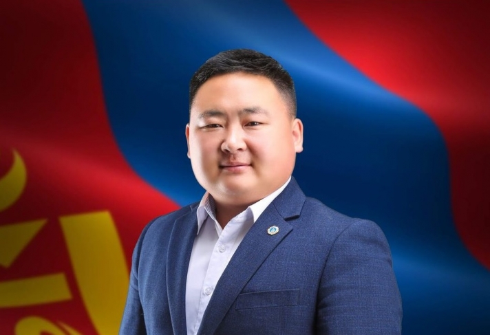 “Үнэн ба зөв нам” ын дарга А Отгонбаатарыг 200 мянган төгрөгөөр