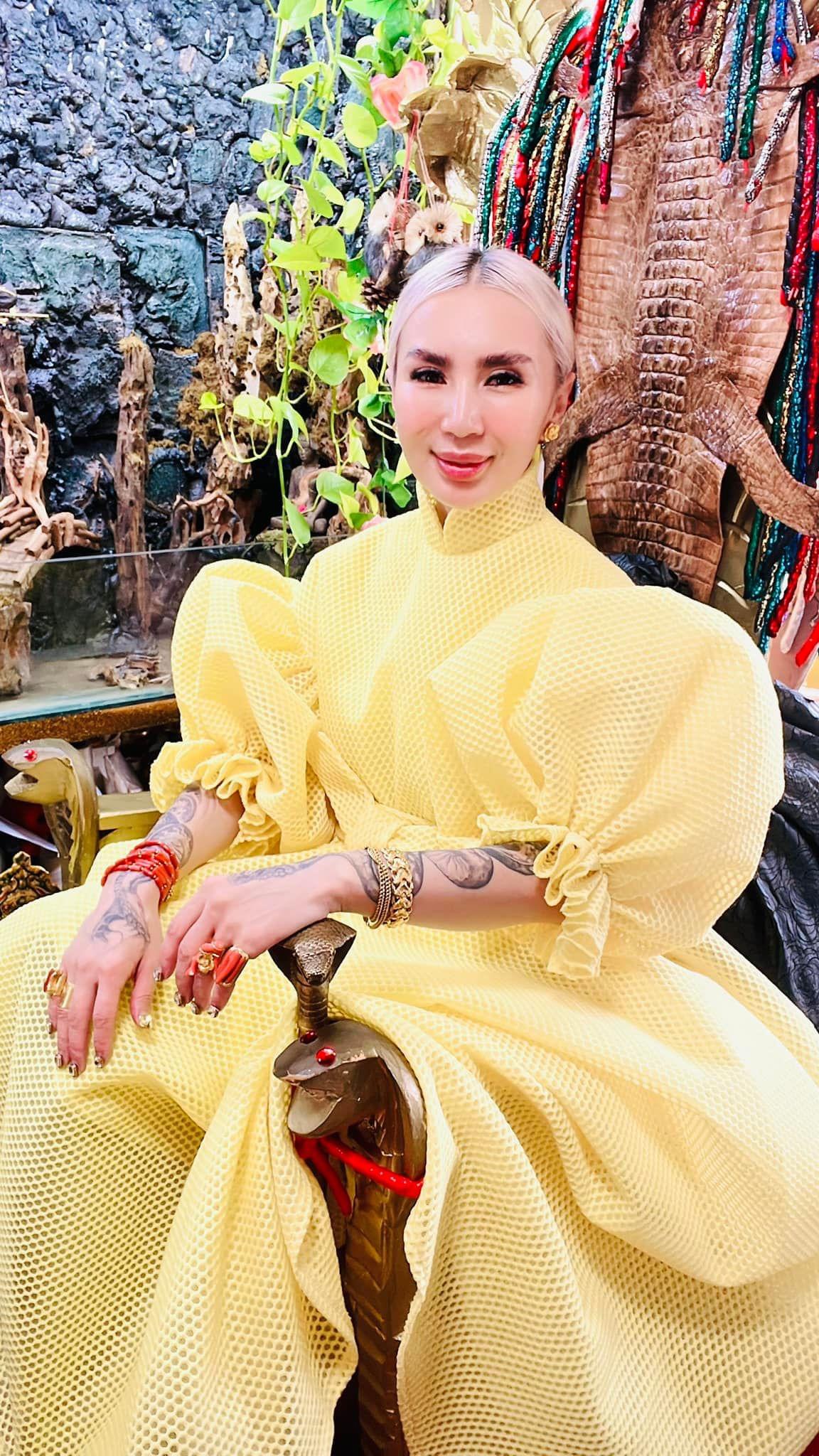 Монголын барби нь Нямаа гэв үү ТАС МН