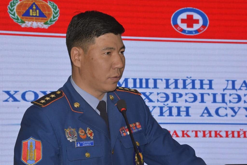 Г Ариунбуян дэд дарга нараараа туг тахиж өөрөө үлдлээ ТАС МН