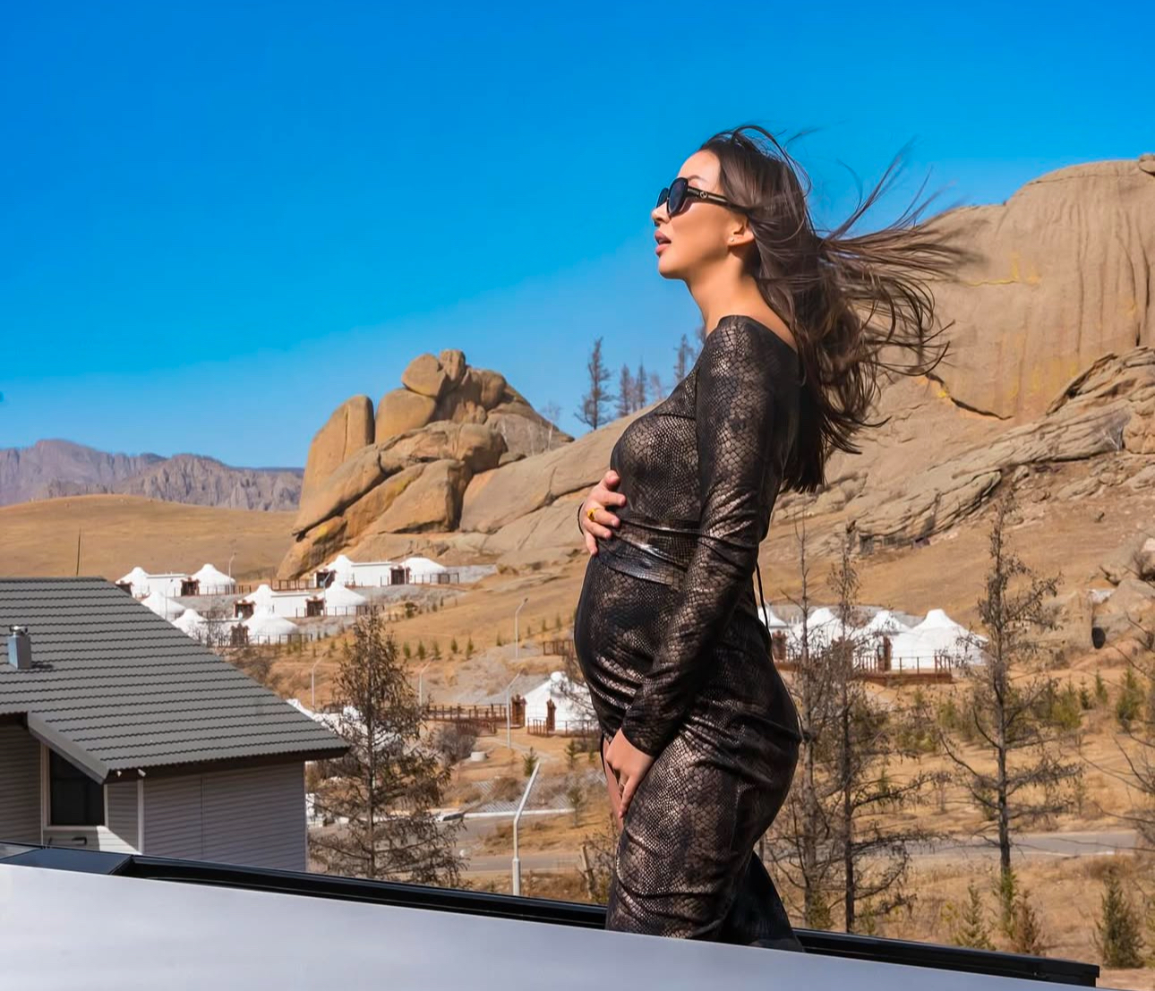 Азийн хатан хаан мисс Г Оюунгэрэл гурав дахь хүүхдээ өлгийдөн авна ТАС МН